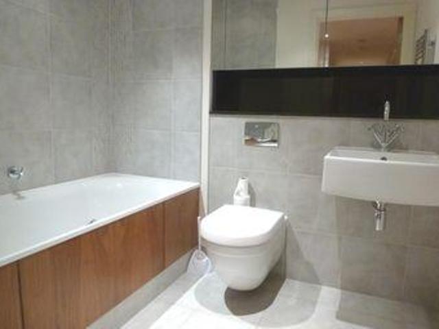 2 Bedrooms Flat for rent in Lensbury Avenue, London SW6