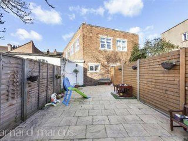 2 Bedrooms Flat for rent in Leslie Park Road, Croydon CR0