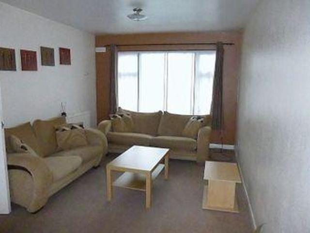 2 Bedrooms Flat for rent in Little Elms, Harlington, Hayes UB3