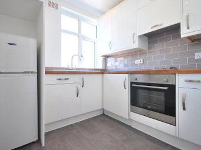 2 Bedrooms Flat for rent in Libra Mansions, Libra Road, London E3
