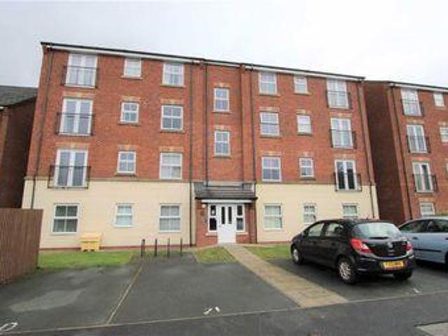 2 Bedrooms Flat for rent in Lilac Gardens, Great Lever, Bolton BL3