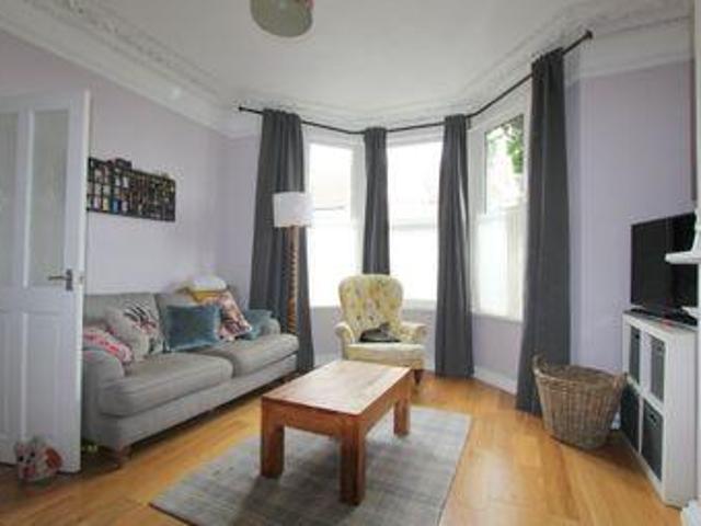 2 Bedrooms Flat for rent in Lilley Lane, Hale Lane, London NW7