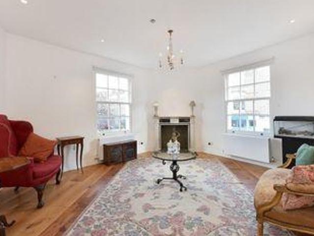 2 Bedrooms Flat for rent in Lillie Road, Fulham SW6