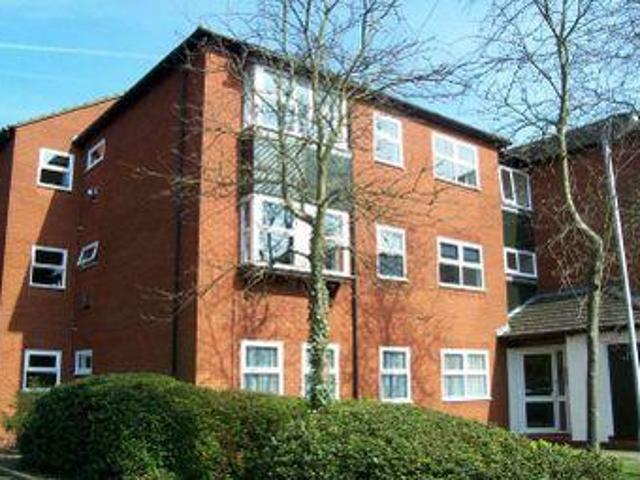 2 Bedrooms Flat for rent in Lime Tree Place, St.Albans AL1