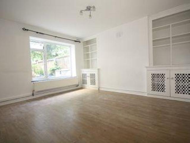 2 Bedrooms Flat for rent in Limes Grove, London SE13