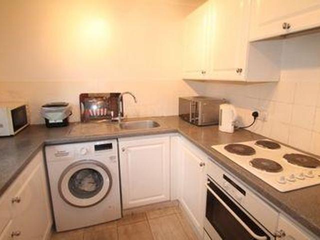2 Bedrooms Flat for rent in Lincoln Court, Warham Road CR2