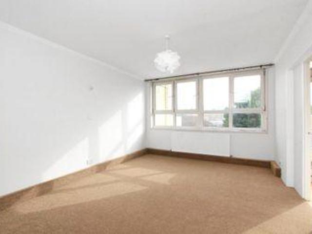 2 Bedrooms Flat for rent in Lingham Street, London SW9
