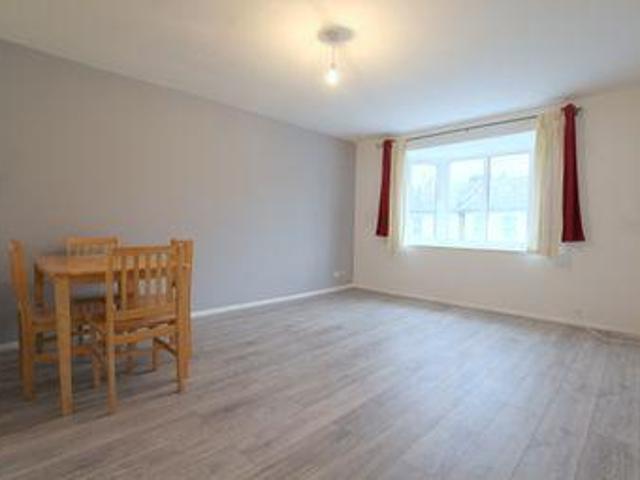 2 Bedrooms Flat for rent in Lind Road, Sutton SM1