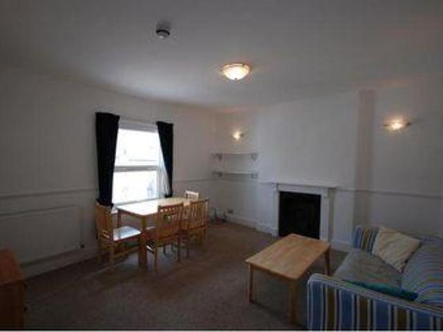 2 Bedrooms Flat for rent in Lindore Road, Clapham SW11