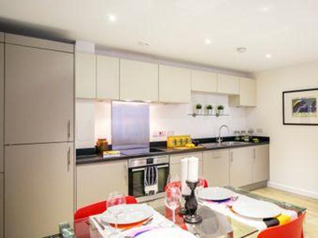 2 Bedrooms Flat for rent in Lindfield Street, Poplar E14