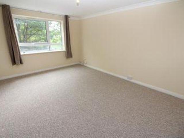 2 Bedrooms Flat for rent in Links Side, Enfield EN2