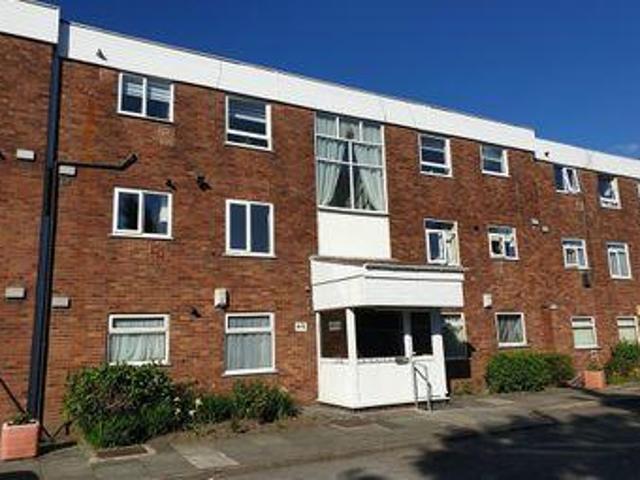 2 Bedrooms Flat for rent in Links View Court, Whitefield, Manchester M45