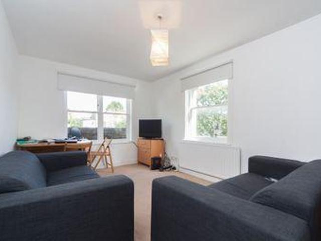 2 Bedrooms Flat for rent in Liston Road, London SW4