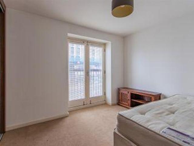 2 Bedrooms Flat for rent in Lloyd George Avenue, Cardiff CF10