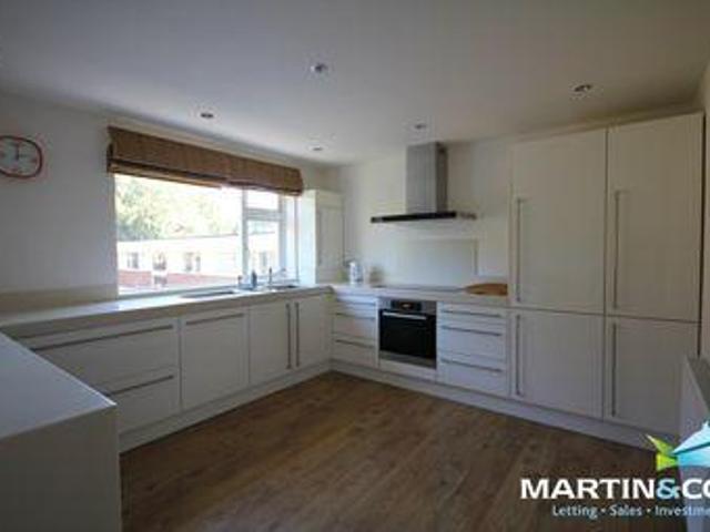 2 Bedrooms Flat for rent in Lloyd Square, Niall Close, Edgbaston B15