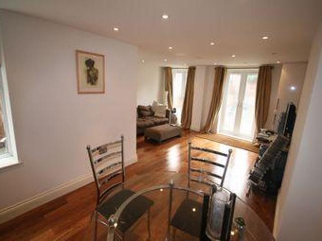 2 Bedrooms Flat for rent in Lucien Road, London SW17
