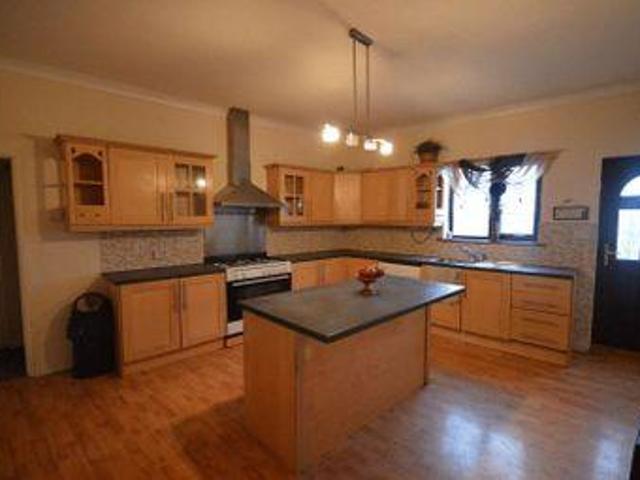 2 Bedrooms Flat for rent in Lumley Street, Castleford WF10
