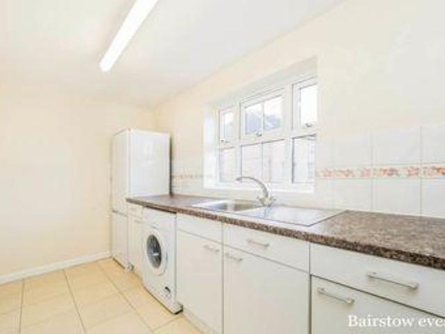 2 Bedrooms Flat for rent in Lupin Crescent, Ilford IG1