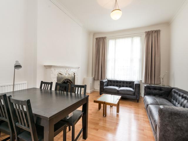 2 Bedrooms Flat for Rent in Lupus Street | Foxtons