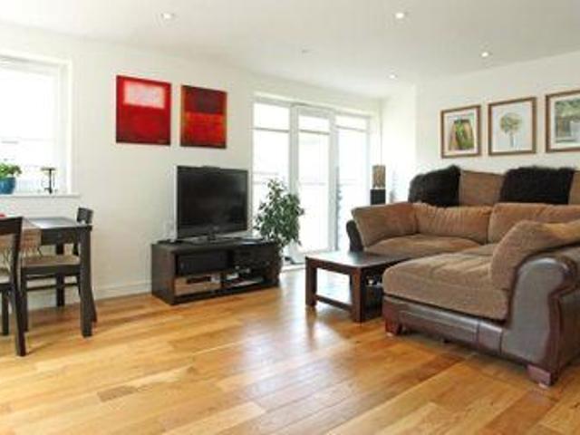 2 Bedrooms Flat for rent in Lytham Street, London SE17