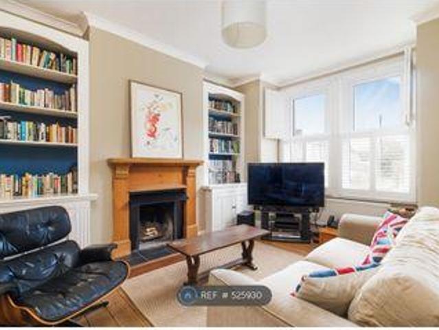 2 Bedrooms Flat for rent in Lydden Grove, London SW18
