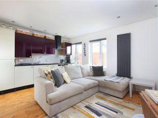 2 Bedrooms Flat for rent in Lyham Road, Brixton, London SW2