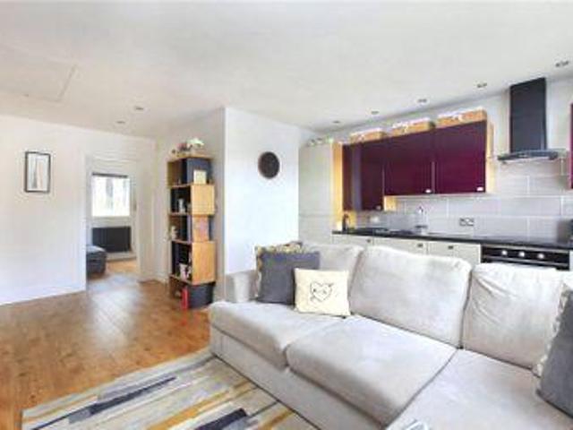 2 Bedrooms Flat for rent in Lyham Road, Brixton, London SW2