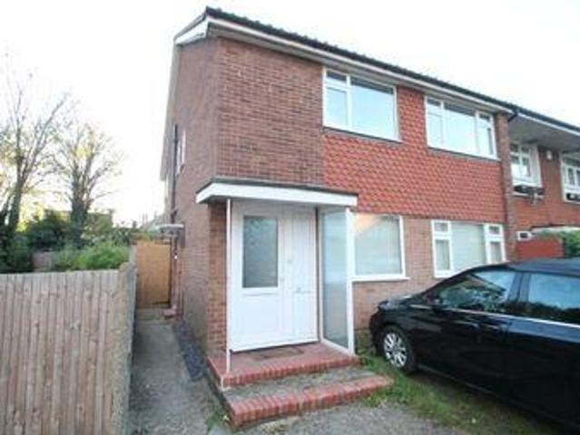 2 Bedrooms Flat for rent in Lyminge Close, Sidcup DA14