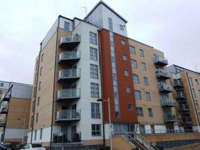 2 Bedrooms Flat for rent in Lyndon House, Queen Mary Avenue, South Woodford E18