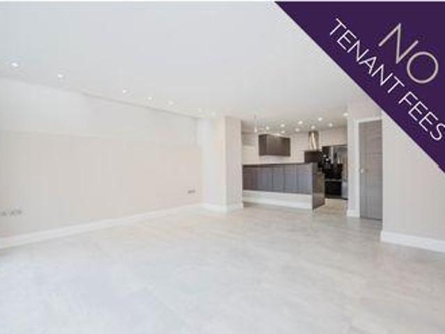 2 Bedrooms Flat for rent in Lyndhurst Road, London NW3