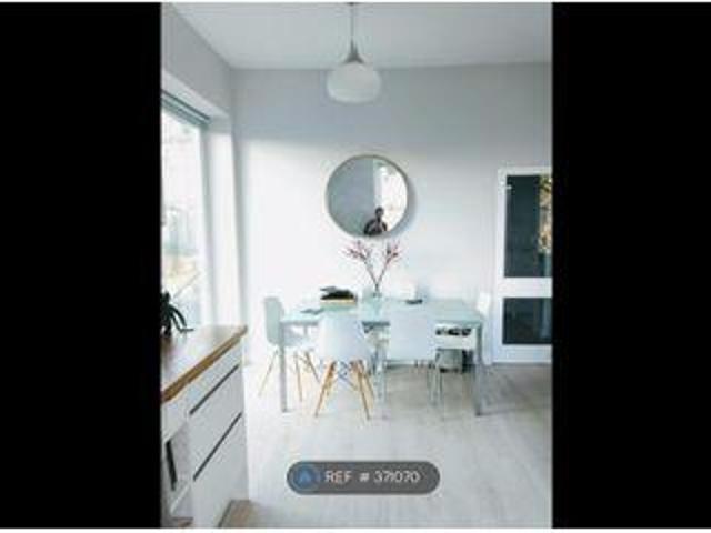 2 Bedrooms Flat for rent in Lyndhurst Road, London NW3