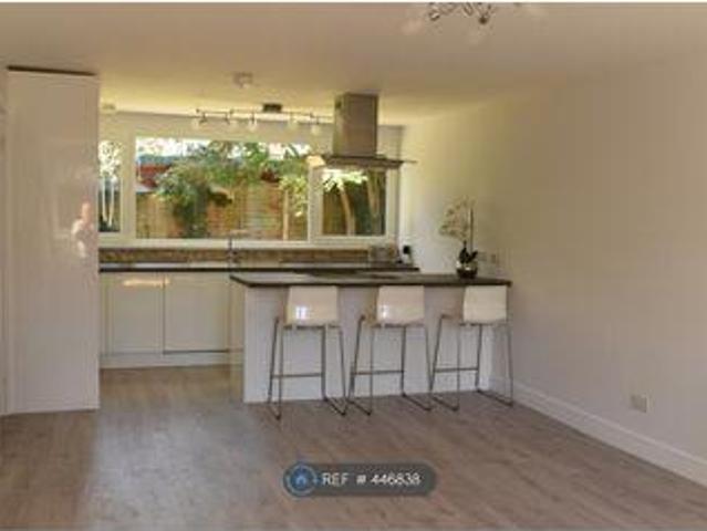 2 Bedrooms Flat for rent in Lyndum Court, London N22