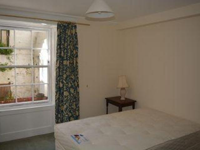 2 Bedrooms Flat for rent in Lynedoch Place, West End, Edinburgh EH3