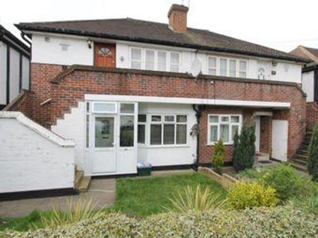 2 Bedrooms Flat for rent in Lynmouth Avenue, Morden SM4