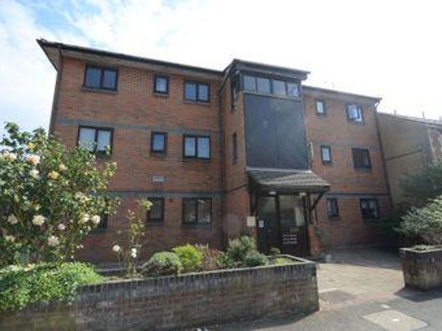 2 Bedrooms Flat for rent in Lynmouth Road, Reading RG1