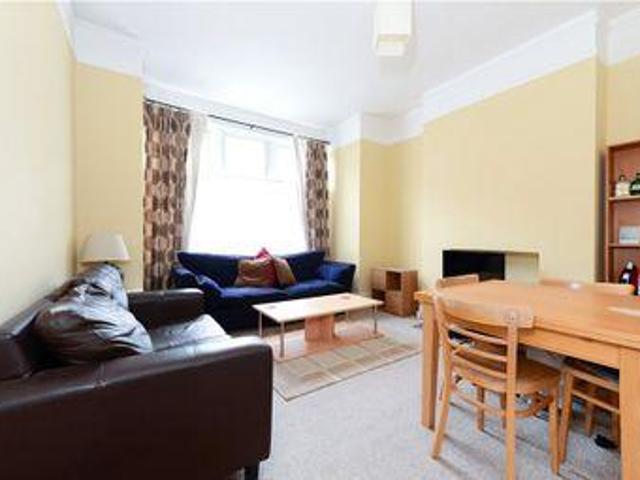 2 Bedrooms Flat for rent in Lynn Road, Clapham South, London SW12