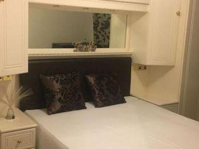2 Bedrooms Flat for rent in Lynn Road, Ilford IG2