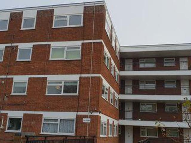 2 Bedrooms Flat for rent in Lynwood Road, South Woodford E18