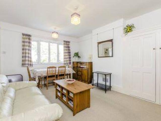 2 Bedrooms Flat for rent in Lynton Road, Acton W3