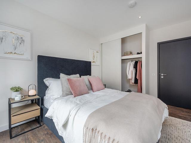 2 Bedrooms Flat for Rent in LYONS DOCK HOUSE, 470 OLDFIELD LANE NORTH, GREENFORD | Foxtons