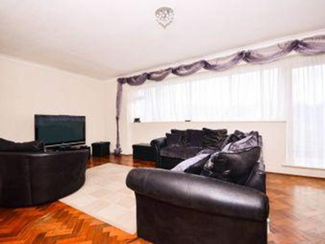 2 Bedrooms Flat for rent in Lyonsdown Road, New Barnet EN5