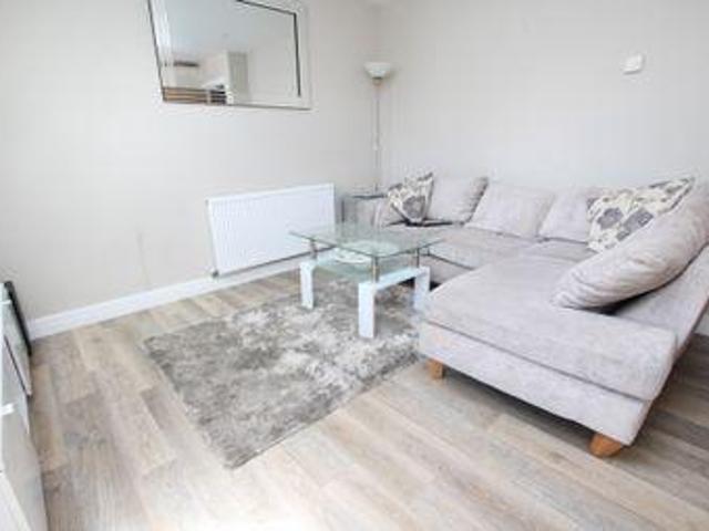 2 Bedrooms Flat for rent in Moulsham Street, Chelmsford, Essex CM2