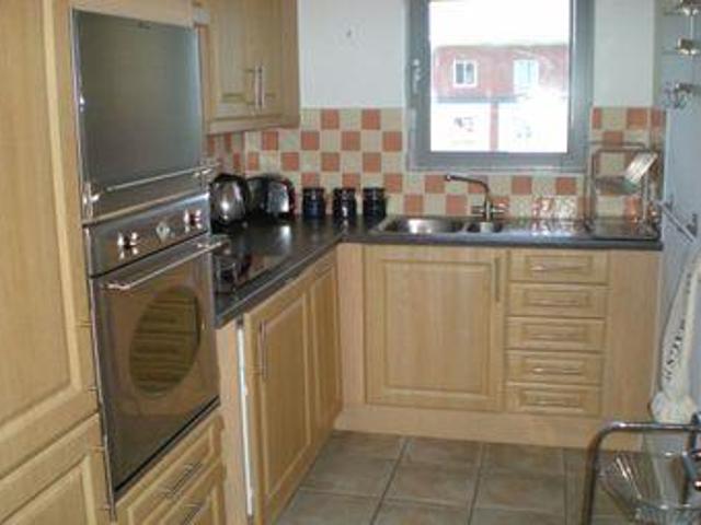 2 Bedrooms Flat for rent in Mount Stuart Square, Cardiff CF10