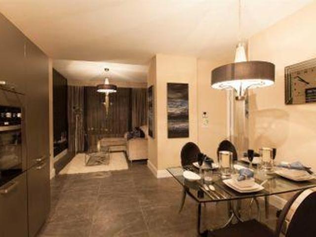 2 Bedrooms Flat for rent in Mount Stuart Square, Cardiff CF10