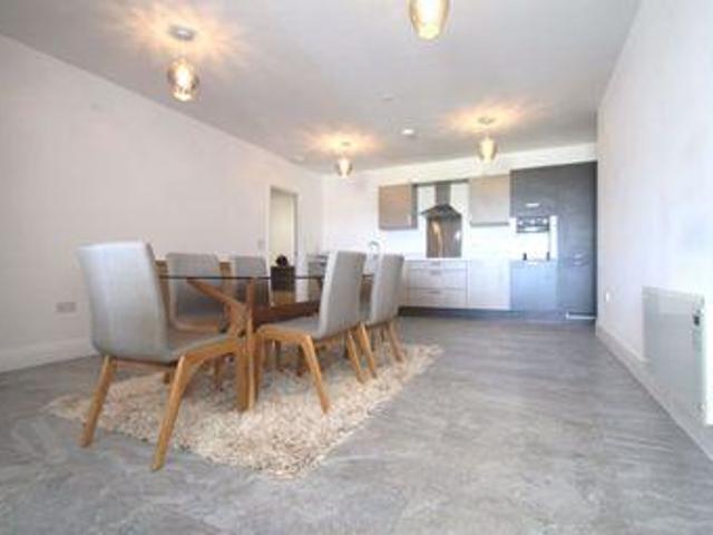 2 Bedrooms Flat for rent in Mount Stuart Square, Cardiff CF10