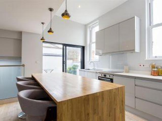 2 Bedrooms Flat for rent in Mount Pleasant Lane, London E5