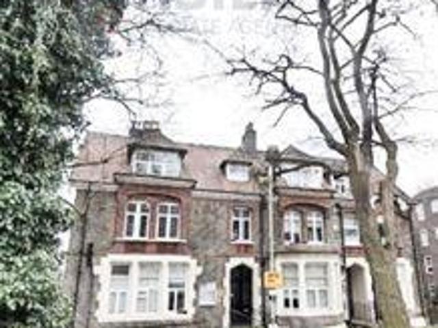 2 Bedrooms Flat for rent in Mount View Road, London N4