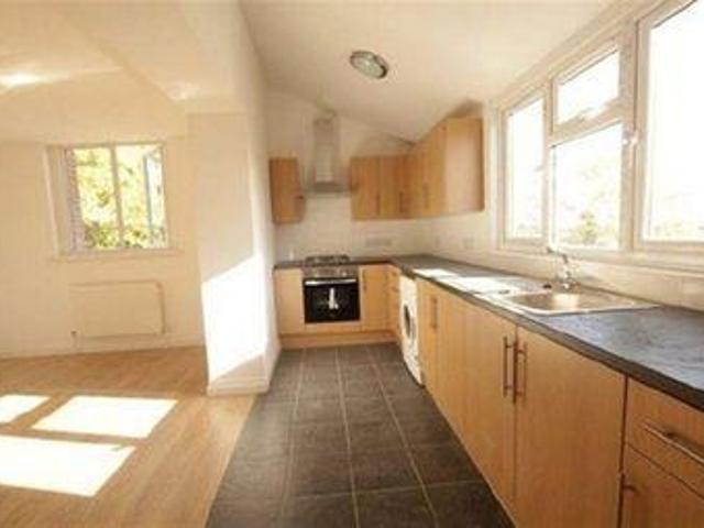 2 Bedrooms Flat for rent in Mount View Road, London N4