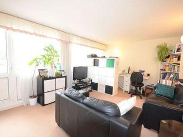 2 Bedrooms Flat for rent in Mountbatten Square, Windsor SL4