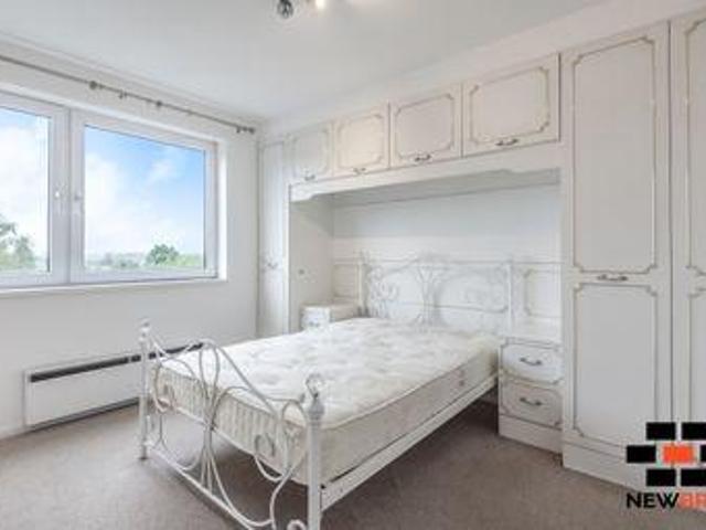 2 Bedrooms Flat for rent in Mountcombe Close, Surbiton KT6